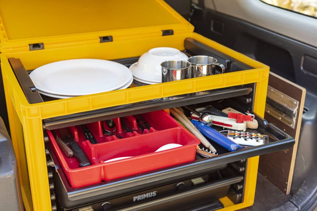 Eurobox als günstige mobile Küche - vanlifemag.de