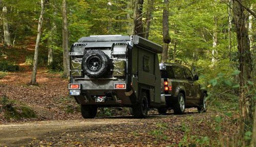 Offroad-Wohnanhänger TRC 458 von Crawler für Gelände-Fans.