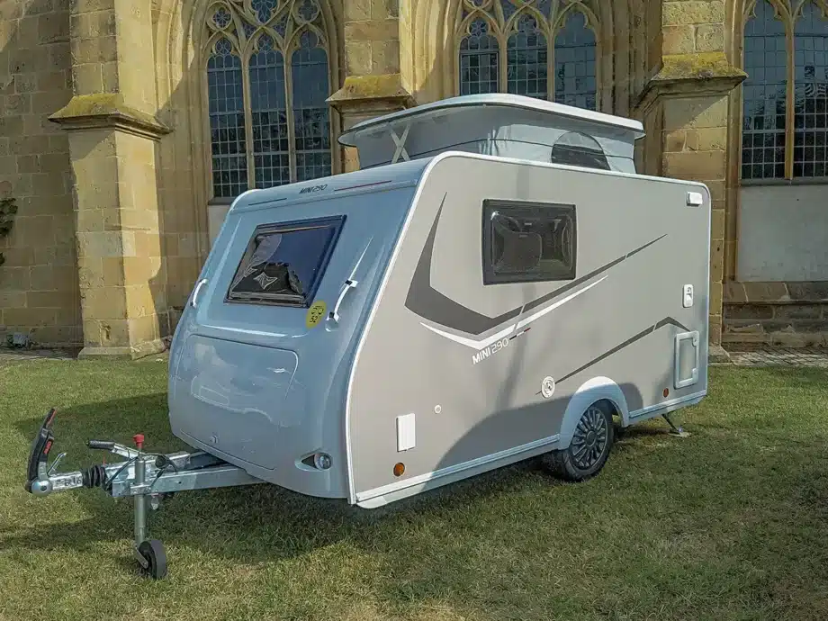 GÜNSTIGER CARAVAN MIT HUBDACH - vanlifemag.de