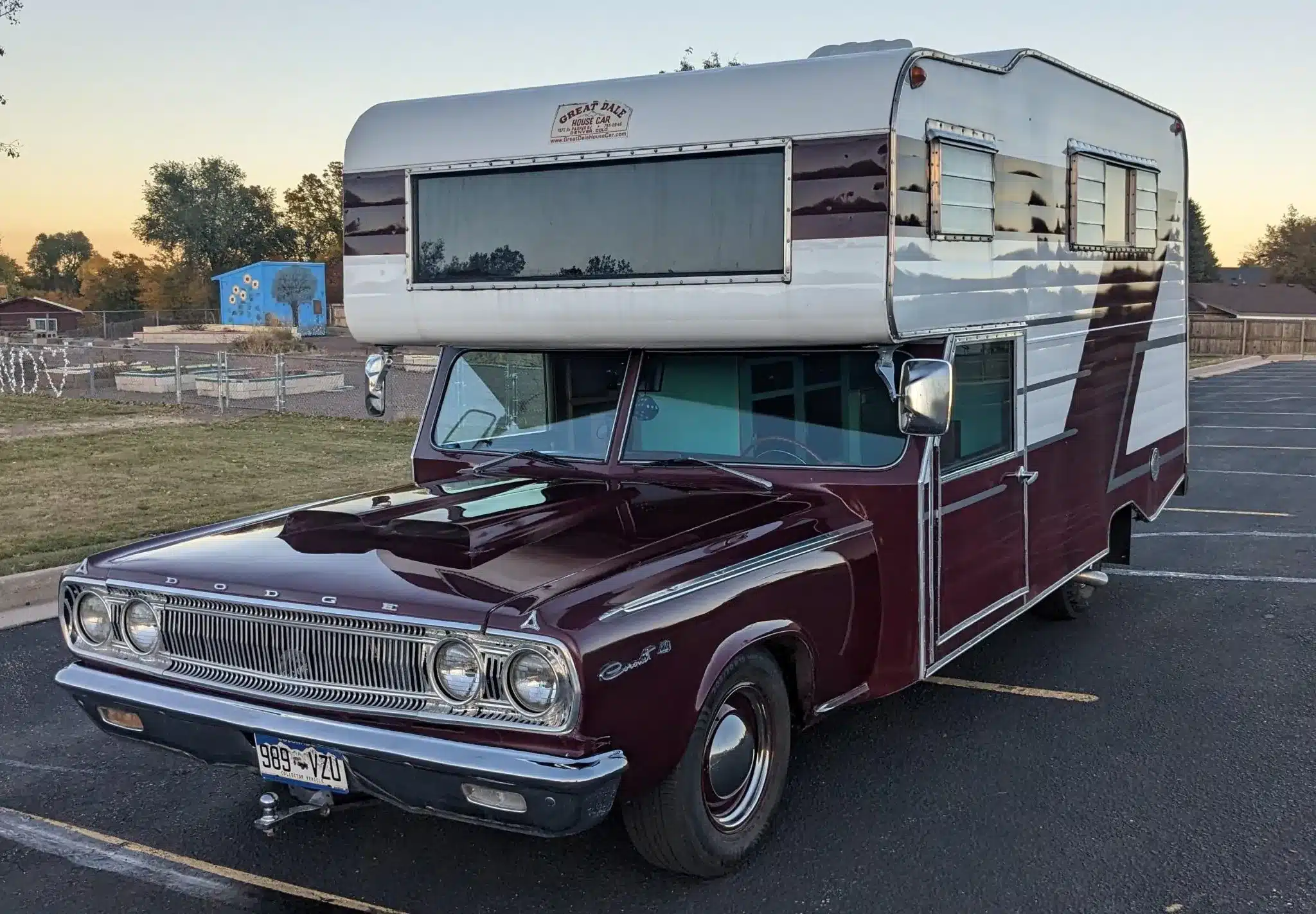 60 Jahre altes Oldtimer-Wohnmobil auf Dodge Coronet Basis.